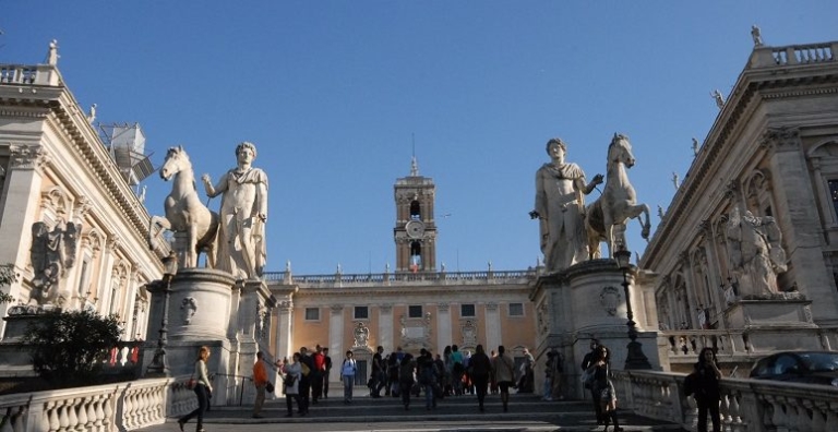 AT THE HEART OF THE ROMAN EMPIRE - Walks Inside Italy