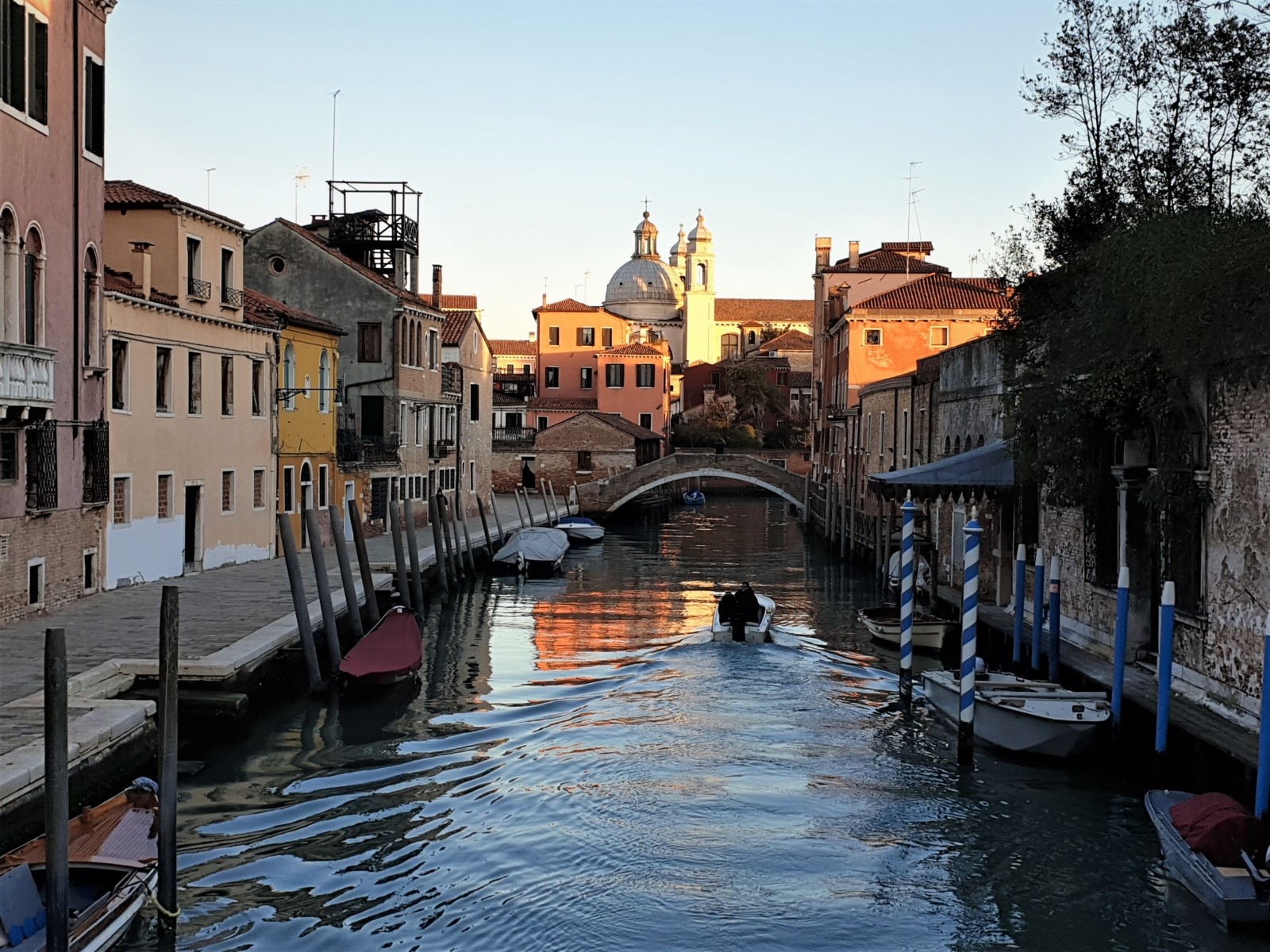 ALL ABOUT DORSODURO - Walks Inside Italy