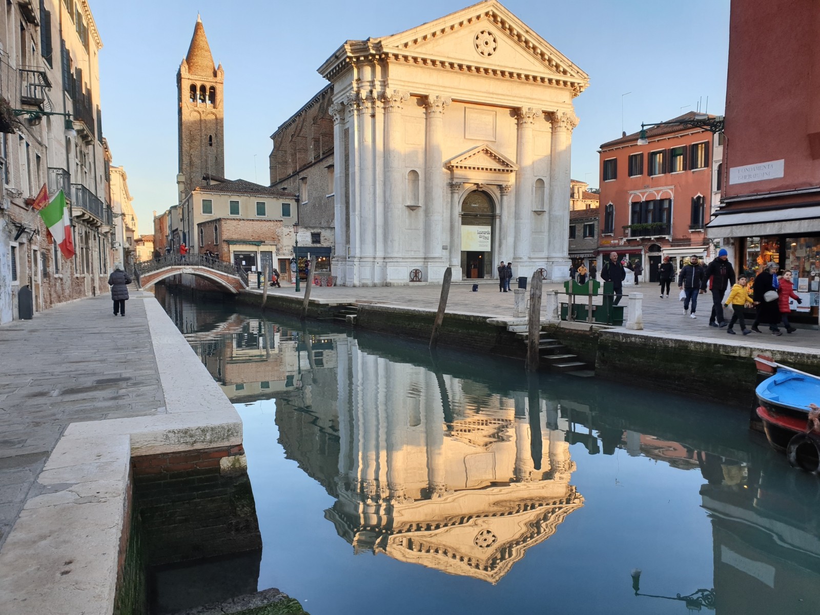 ALL ABOUT DORSODURO - Walks Inside Italy